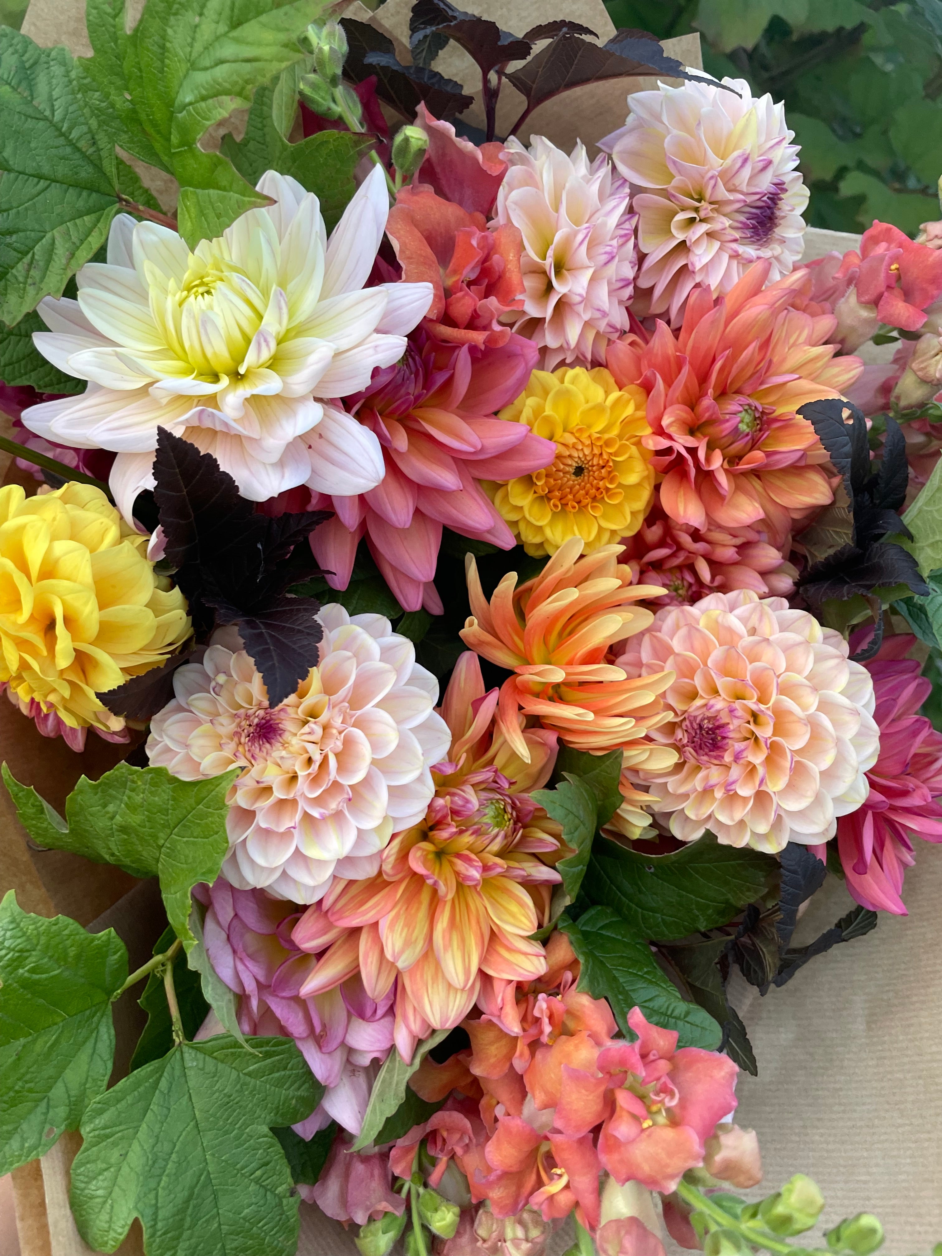 Sustainable flowers grown in Kent; courses, subscriptions, DIY wedding ...